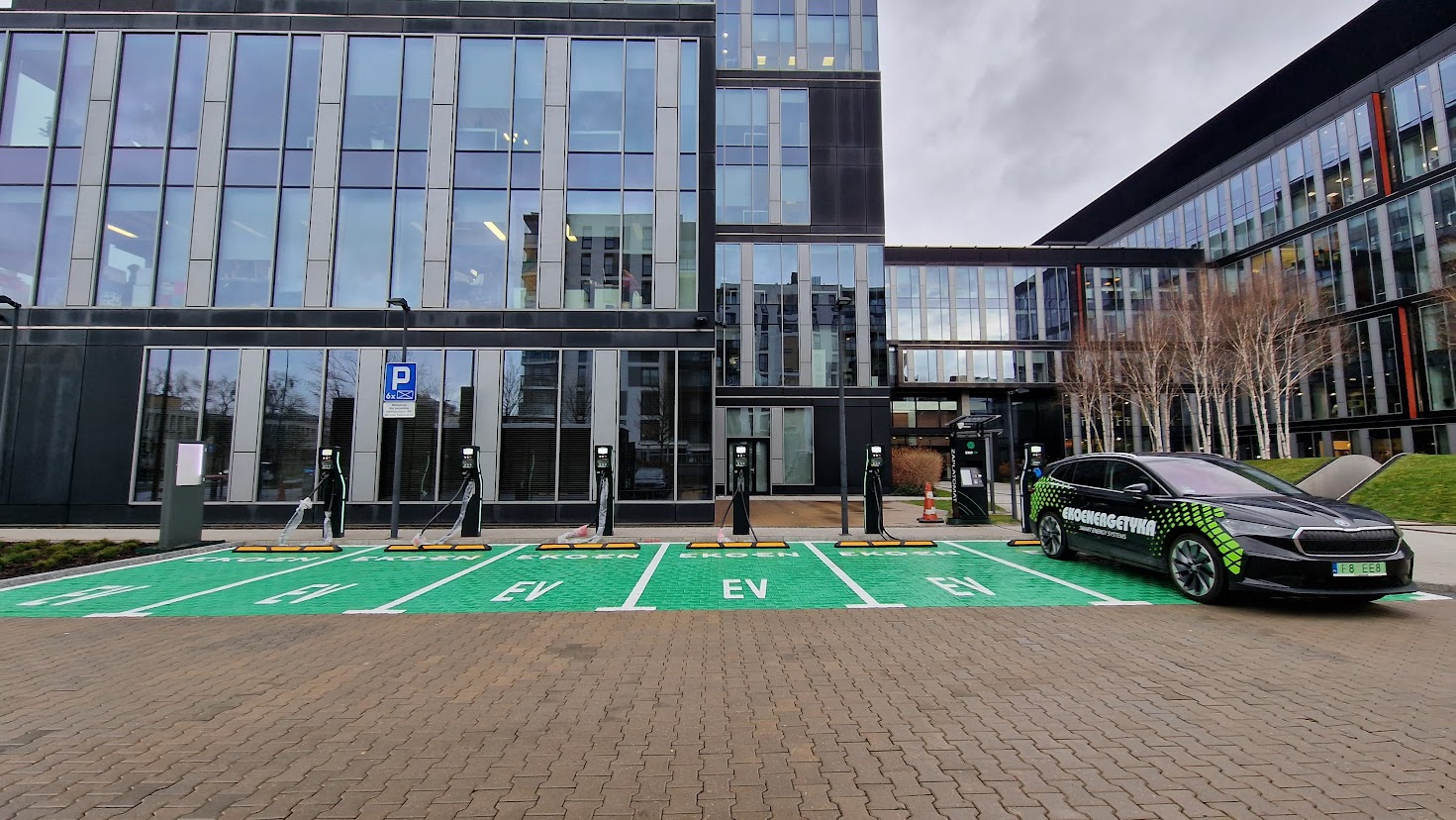 Ekoen otwiera 1 MW hub ładowania w Warszawie. Planuje 20 MW ...